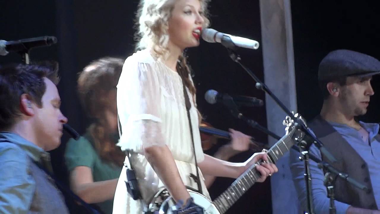 Taylor Swift - "Mean" (Live in Los Angeles 8-27-11) - YouTube