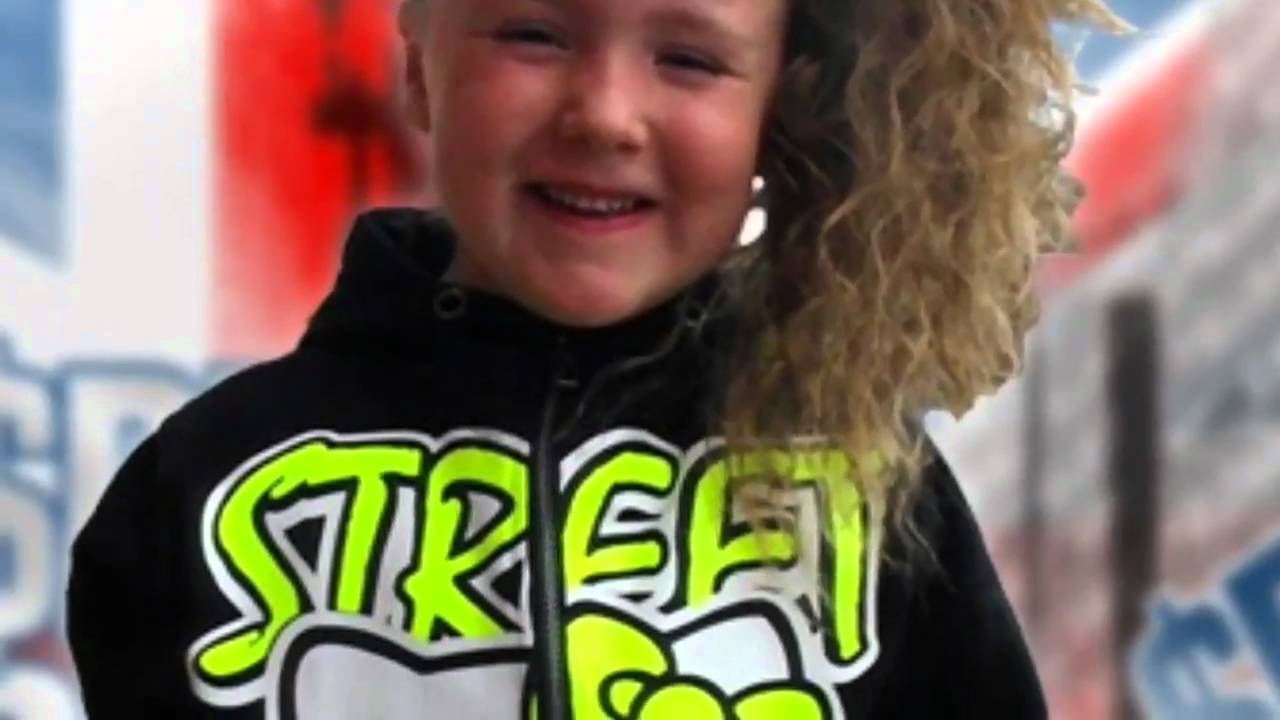 Mia-Eve by Spizzle Dizzle - YouTube