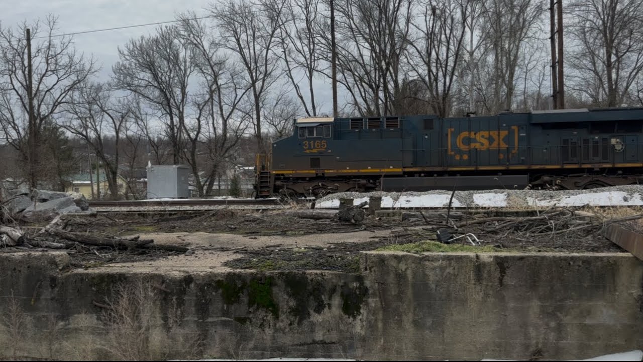 CSX 3165 (ES44AC-H) leads grain train. - YouTube