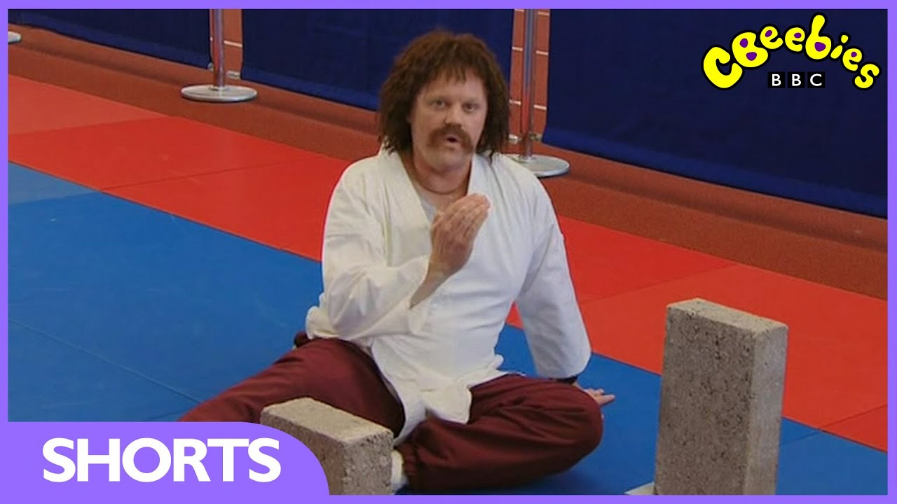 Gigglebiz: How To Karate Chop? - CBeebies - YouTube
