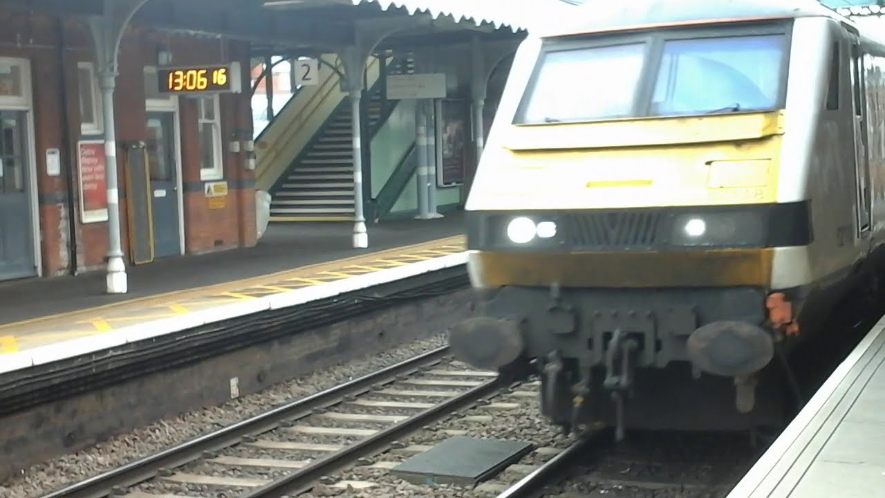 Mk3 DVT and Class 90 stop at Witham bound for Norwich. 7/3/20 - YouTube