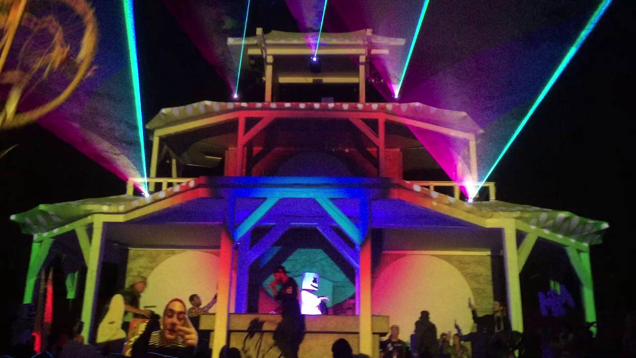 Marshmello - Keep it Mello ft. Omar LinX@ Shambhala 2016 - YouTube