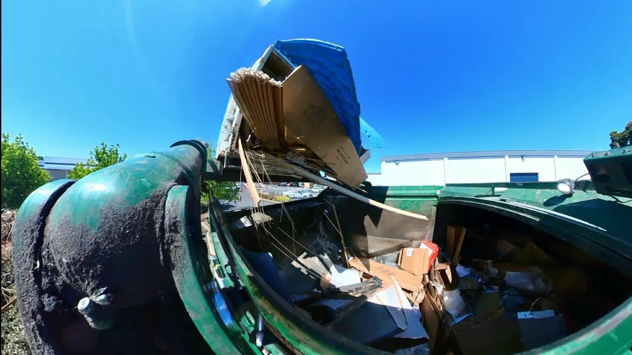 Waste Management Autocar/Heil Freedom half pack garbage truck dumping ...