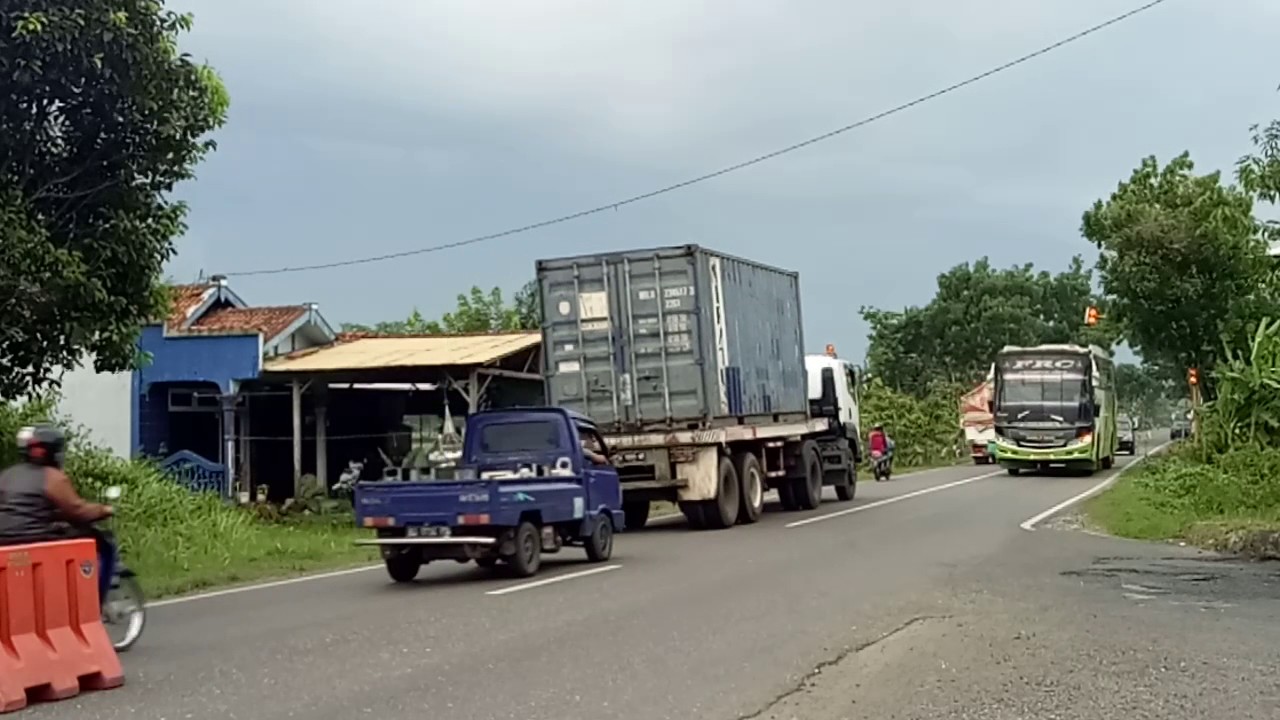 Family Raya ceria masuk terminal kebumen - YouTube