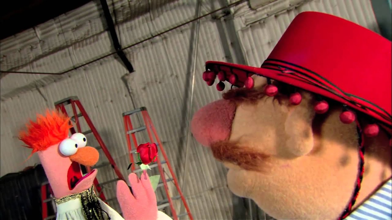 The Muppets doing the best Mi Mi Miiiii Miiiii ever! - YouTube