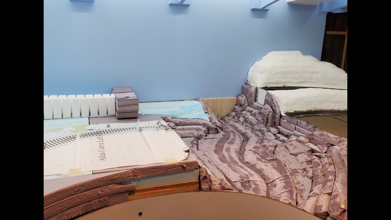 Roughing in the Canyon and laying the Peninsula Mainline Track. HO ...