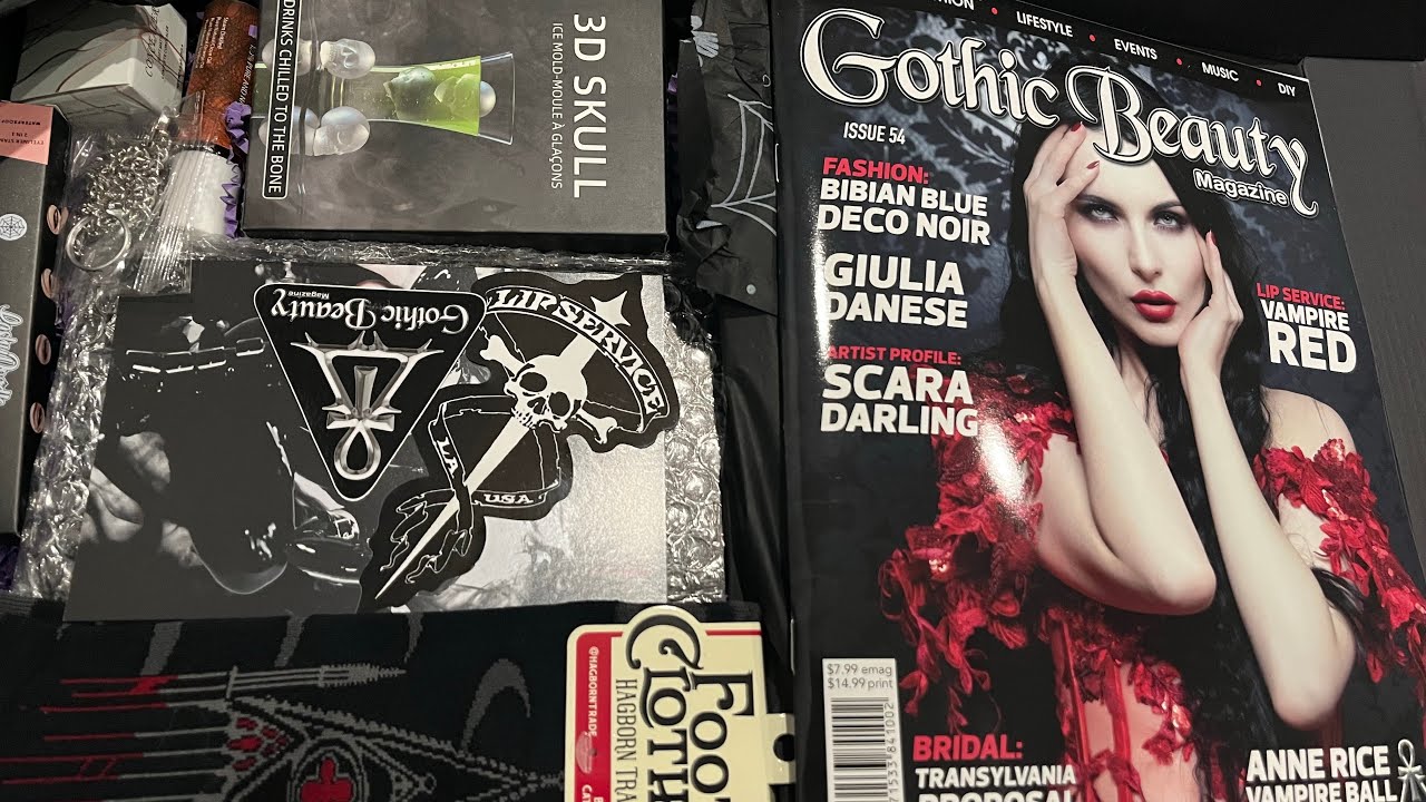 Gothic Beauty magazine unboxing for October - YouTube