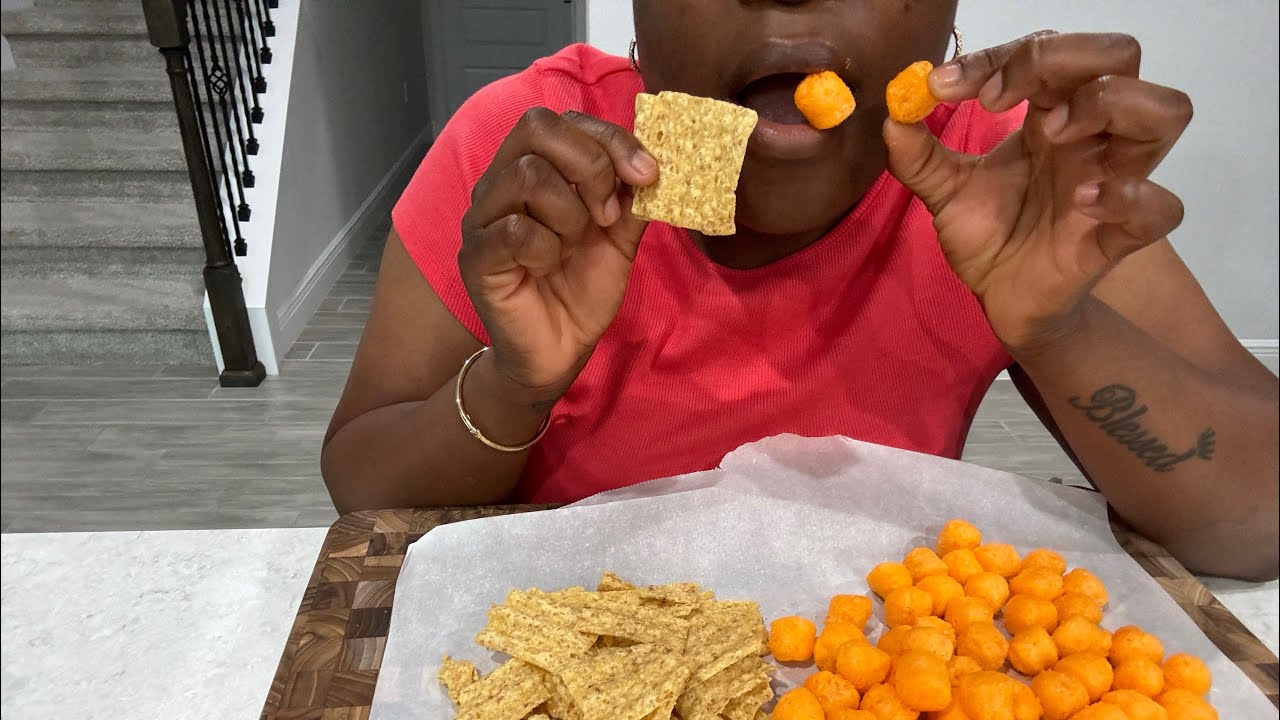 ASMR 2 Different Chips Flavours(Crunchy Sounds) NO TALKING - YouTube