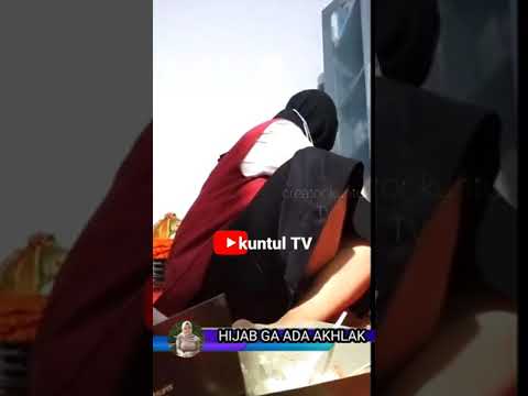 hijab mak nyak tapi bikin heboh di kantornya