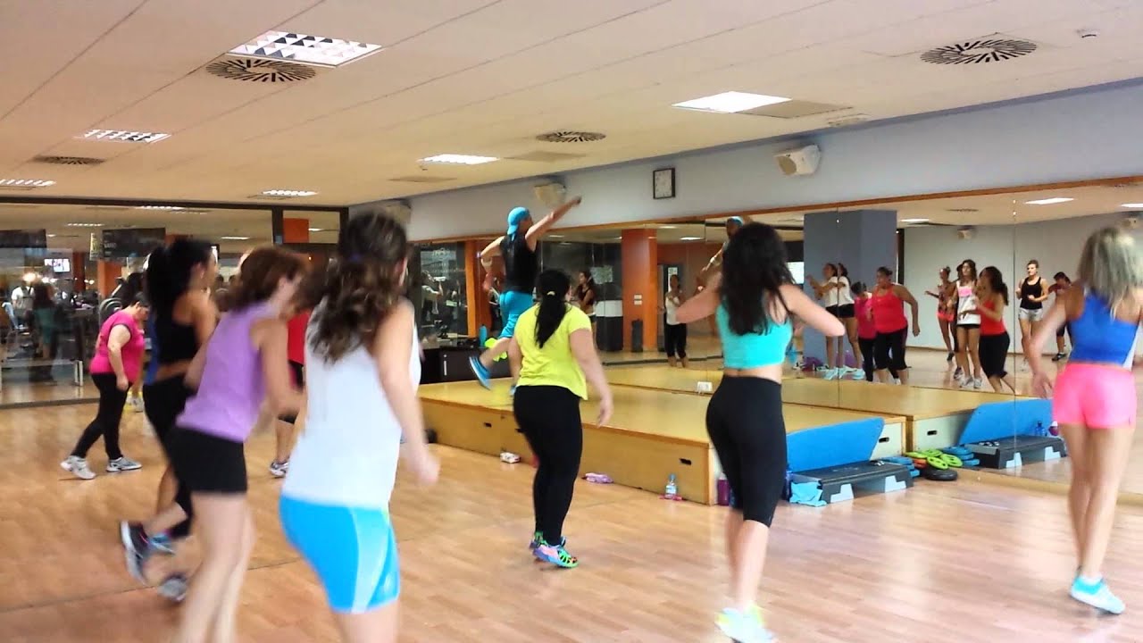 Zumba en el Perú Cáceres Wellness - YouTube