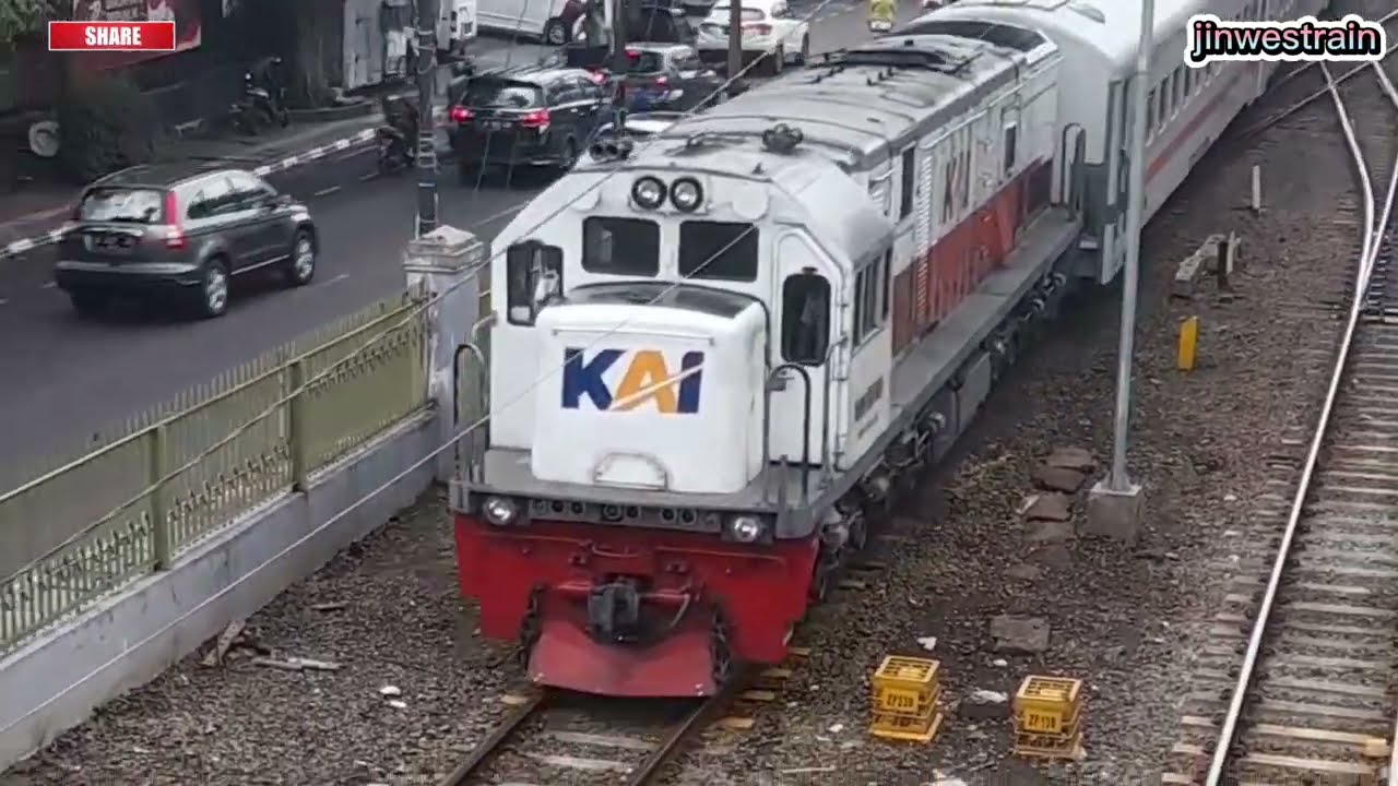 Hunting kereta api di St Bandung. Masinisnya ramah dan tidak sombong ...