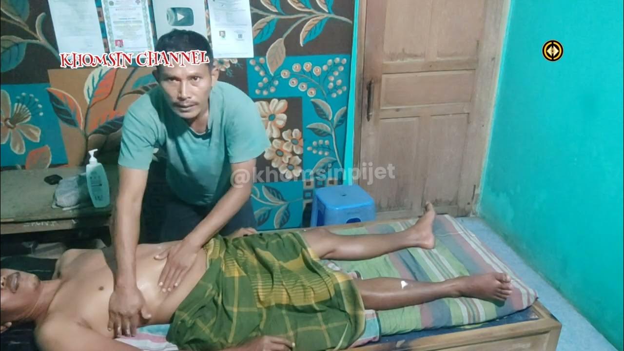 Bapak ini perutnya terasa sebah /tidak nyaman || cara pijat tradisional - YouTube
