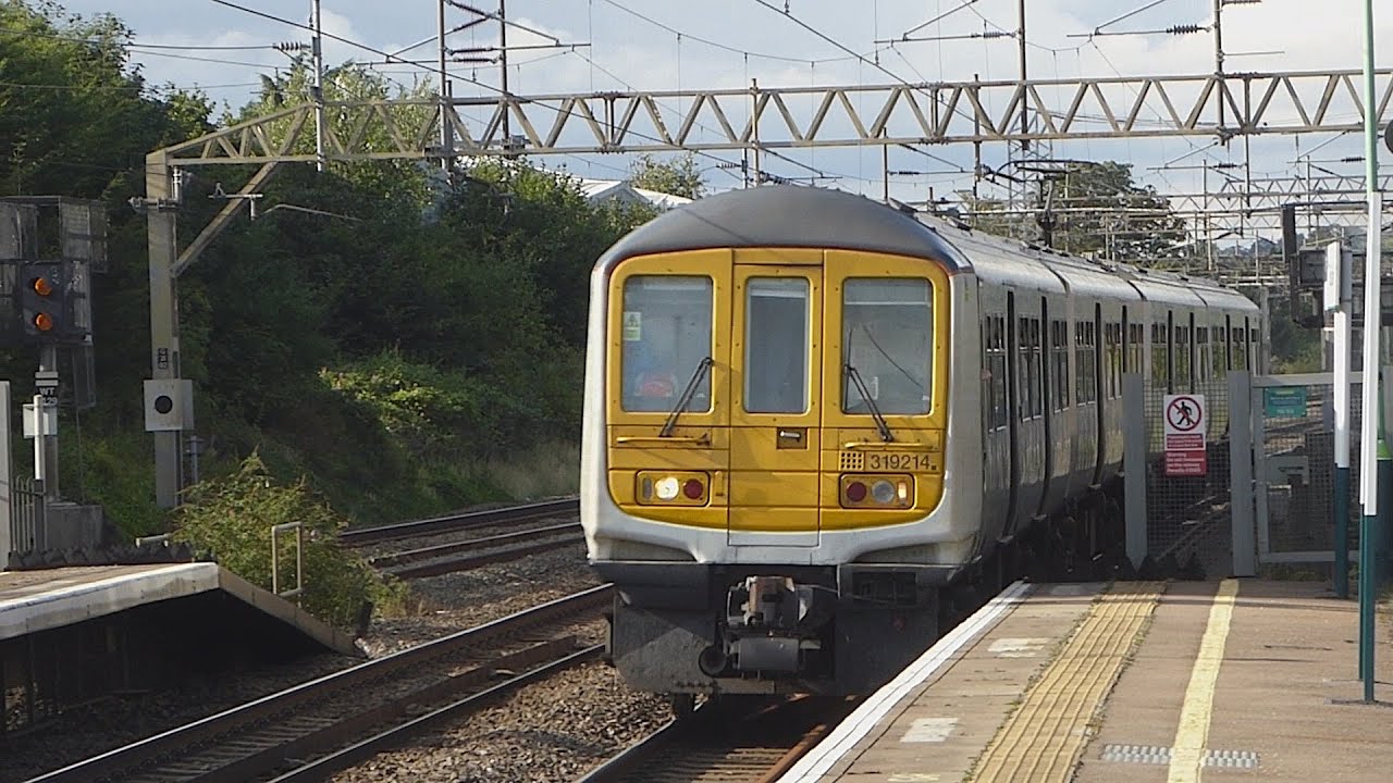 LNWR Class 319 passes Kings Langley (30/8/23) - YouTube