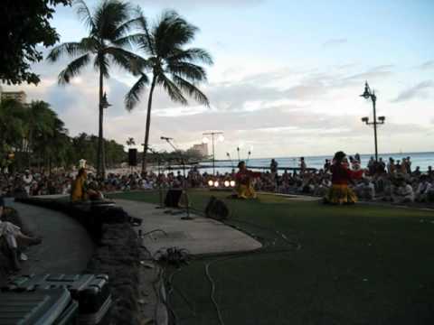 Traditional Hawaiian Dances on Waikiki Beach, Part 3, Honolulu, Oahu ...