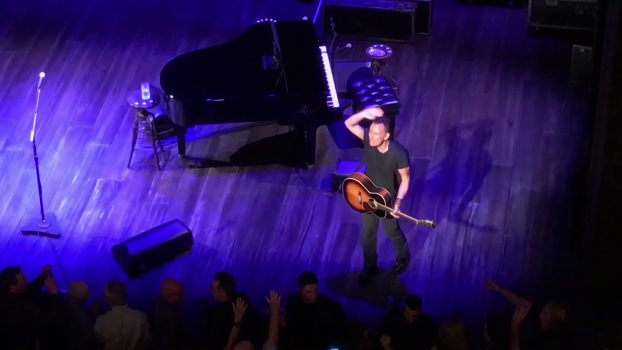 Bruce Springsteen shakes hands with fans at Springsteen on Broadway ...