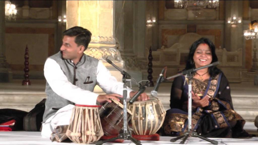 SUNIL RAO INTRODUCING ARTISTS WHILE SINGING IN CHOWMAHALLA PALACE ...
