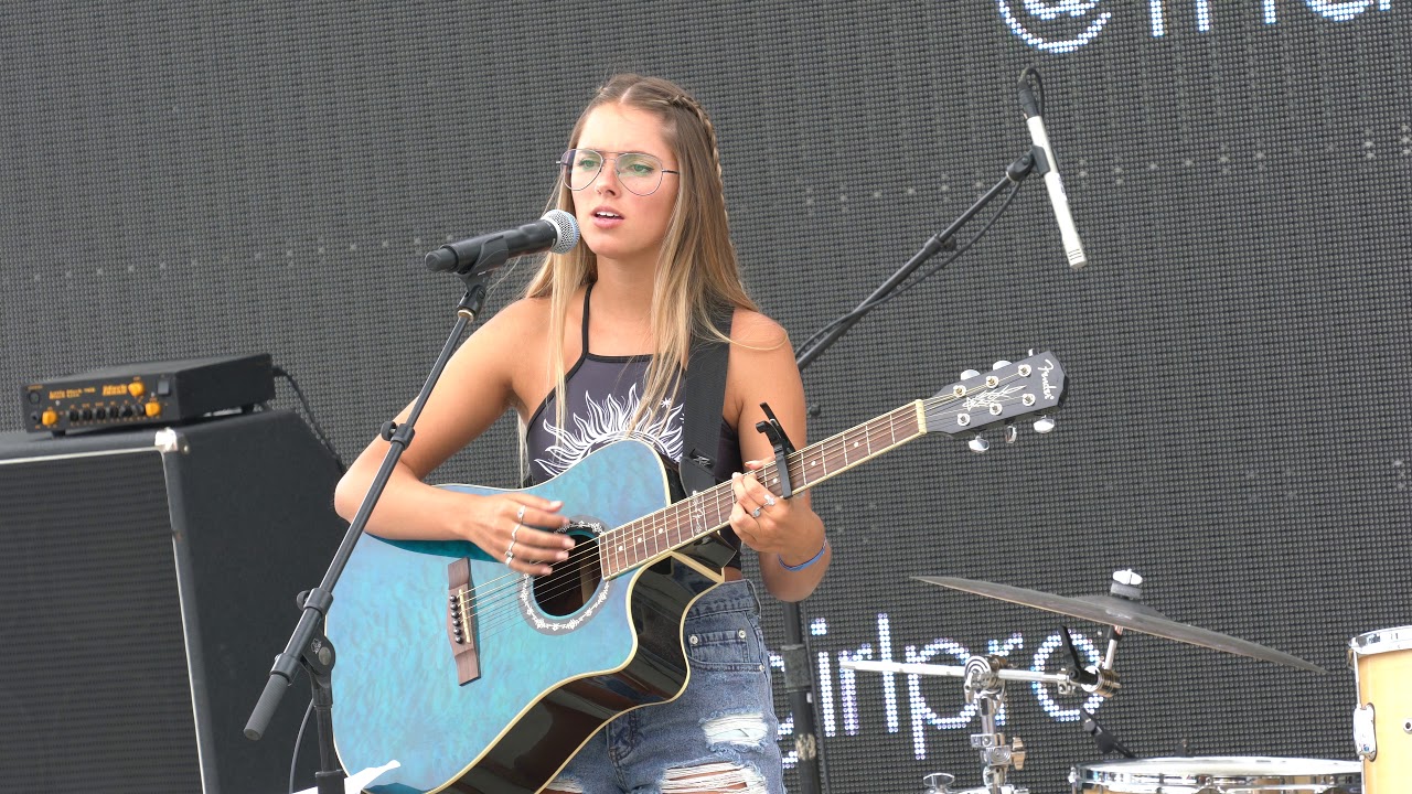 Bad Fish - Emily Zeck aka that Pineapple Girl - Supergirl Pro concert ...