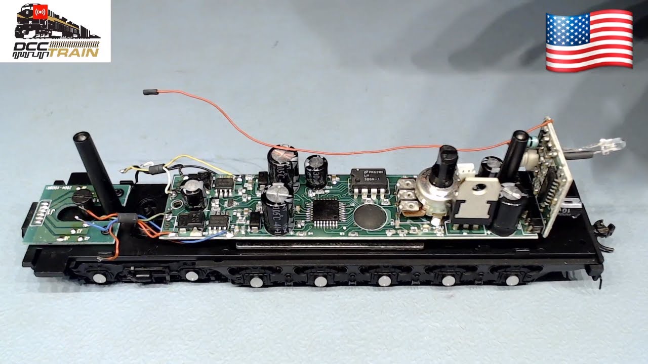 HO Scale Athearn Challenger removing old decoder. - YouTube