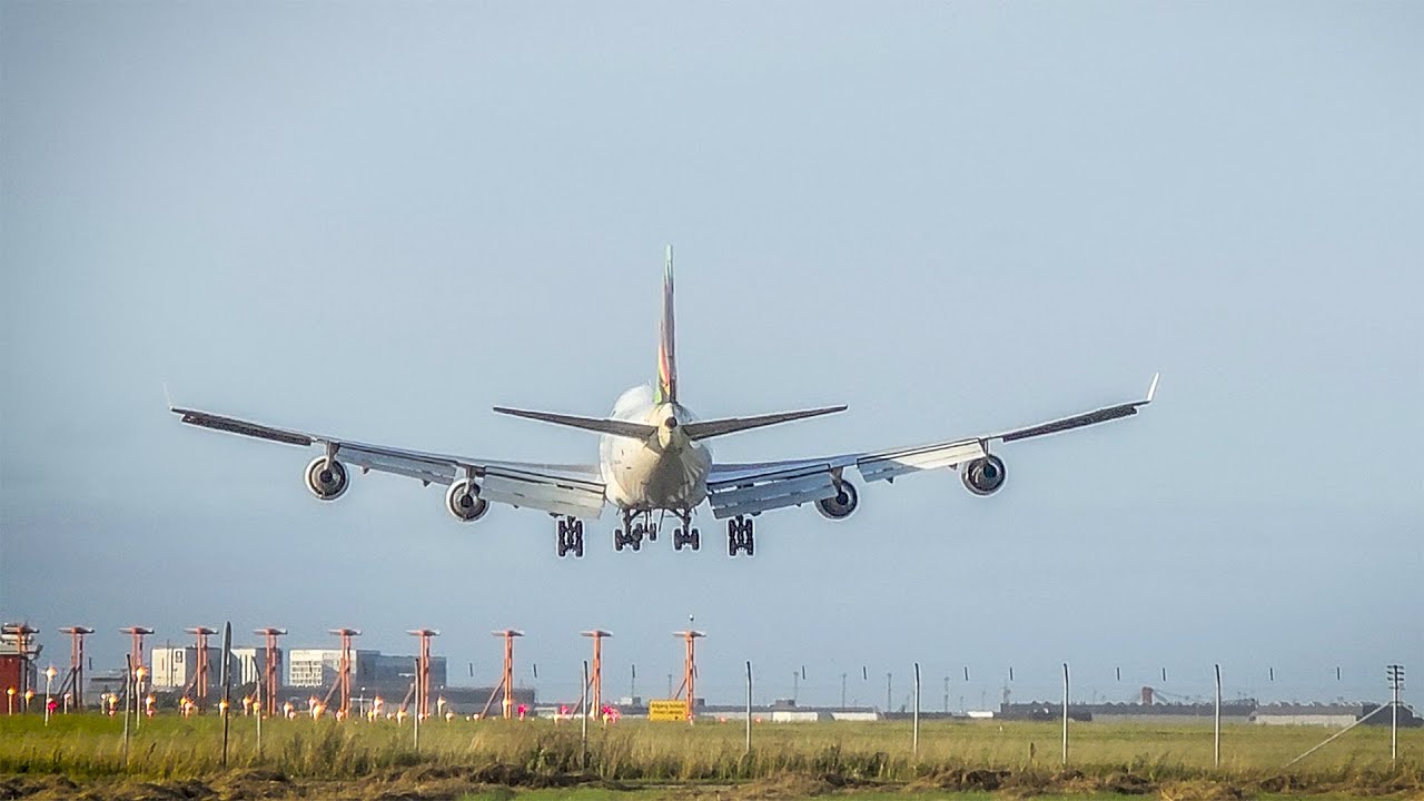 Boeing 747 landing in CPH at strong wind. - YouTube