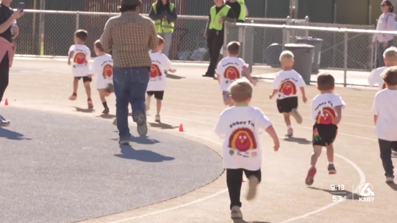 Families watch as kids race in Arroyo Grande's annual Turkey Trot Fun ...