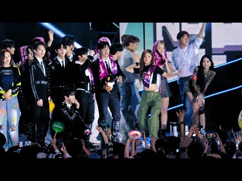 인형 던져주는 있지(ITZY) 예지@230527 부산 드림콘서트 직캠/Fancam