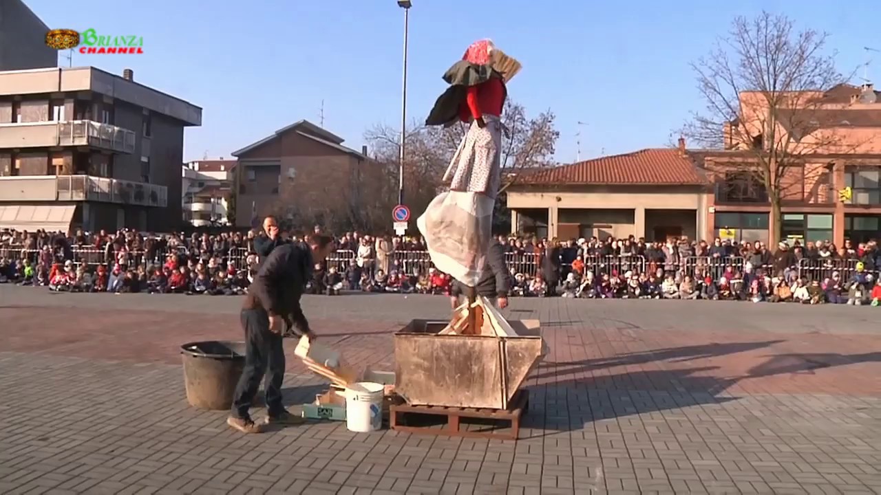A Biassono la Prima Giubiana della Brianza !! - YouTube