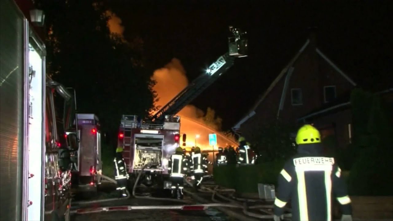 Violente explosion dans une usine de produits chimiques allemande - YouTube