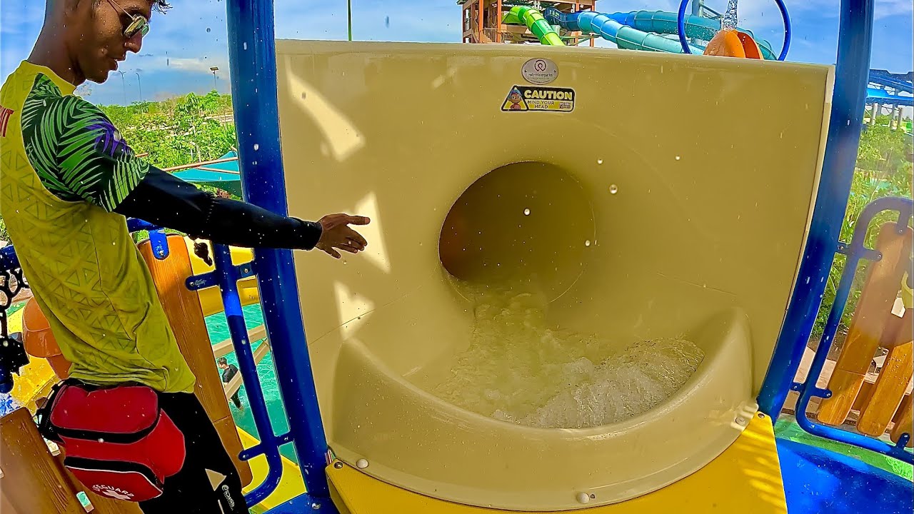 Black Hole Slide for Kids at SplashMania Waterpark - YouTube