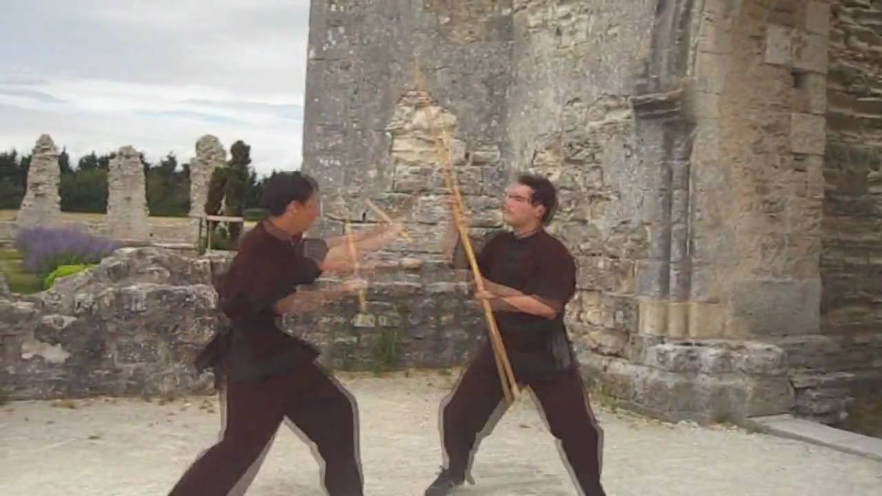Vo Vietnam - combat batons courts contre baton long - YouTube