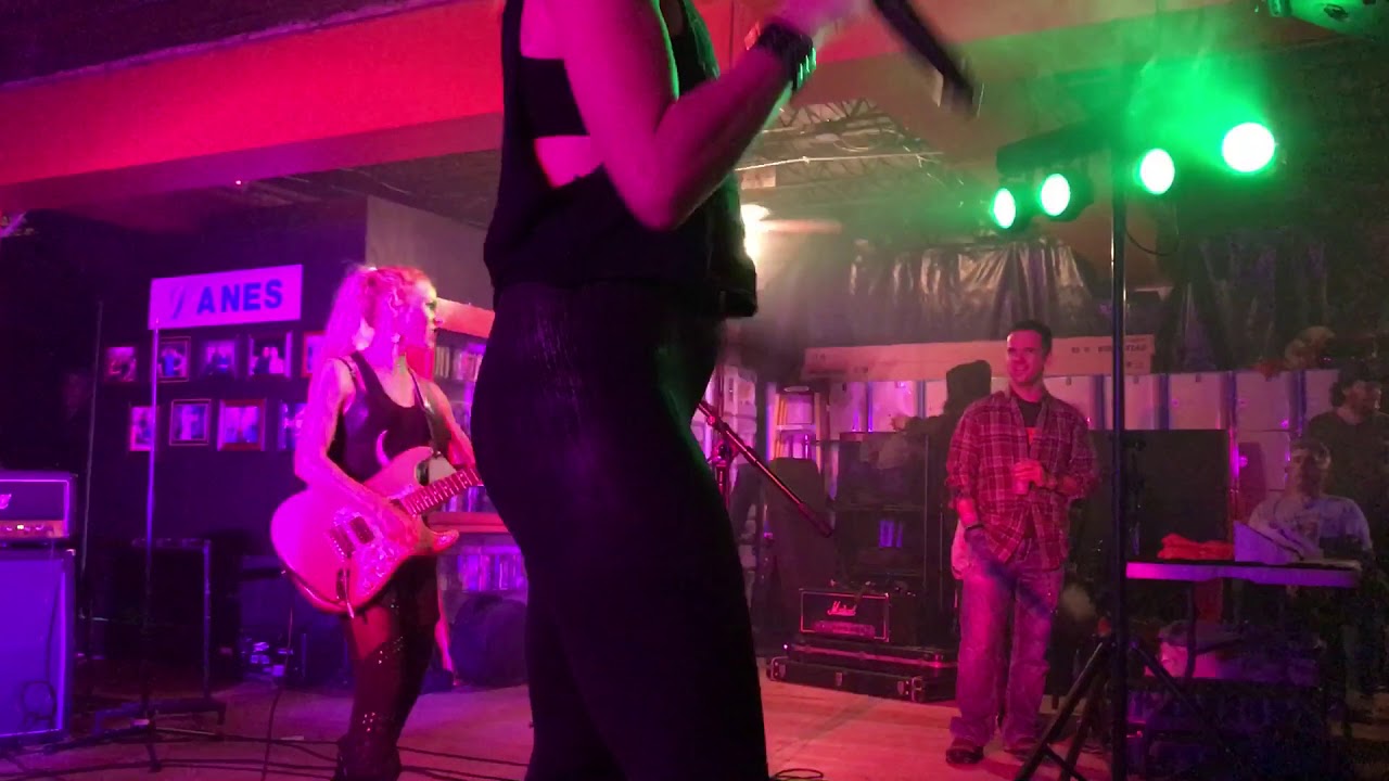 I used to love her - Guns and Roses - Paradise Kitty - Live ...