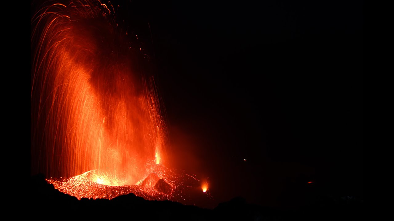 Amazing Eruptions on the Stromboli - 25 July 2014 [HD] - YouTube