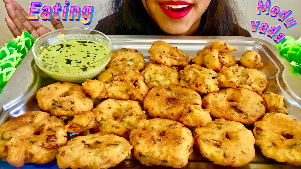 EATING LOTS OF MEDU VADA l MEDU VADA EATING l RAVA MEDU VADA l MUKBANG ...