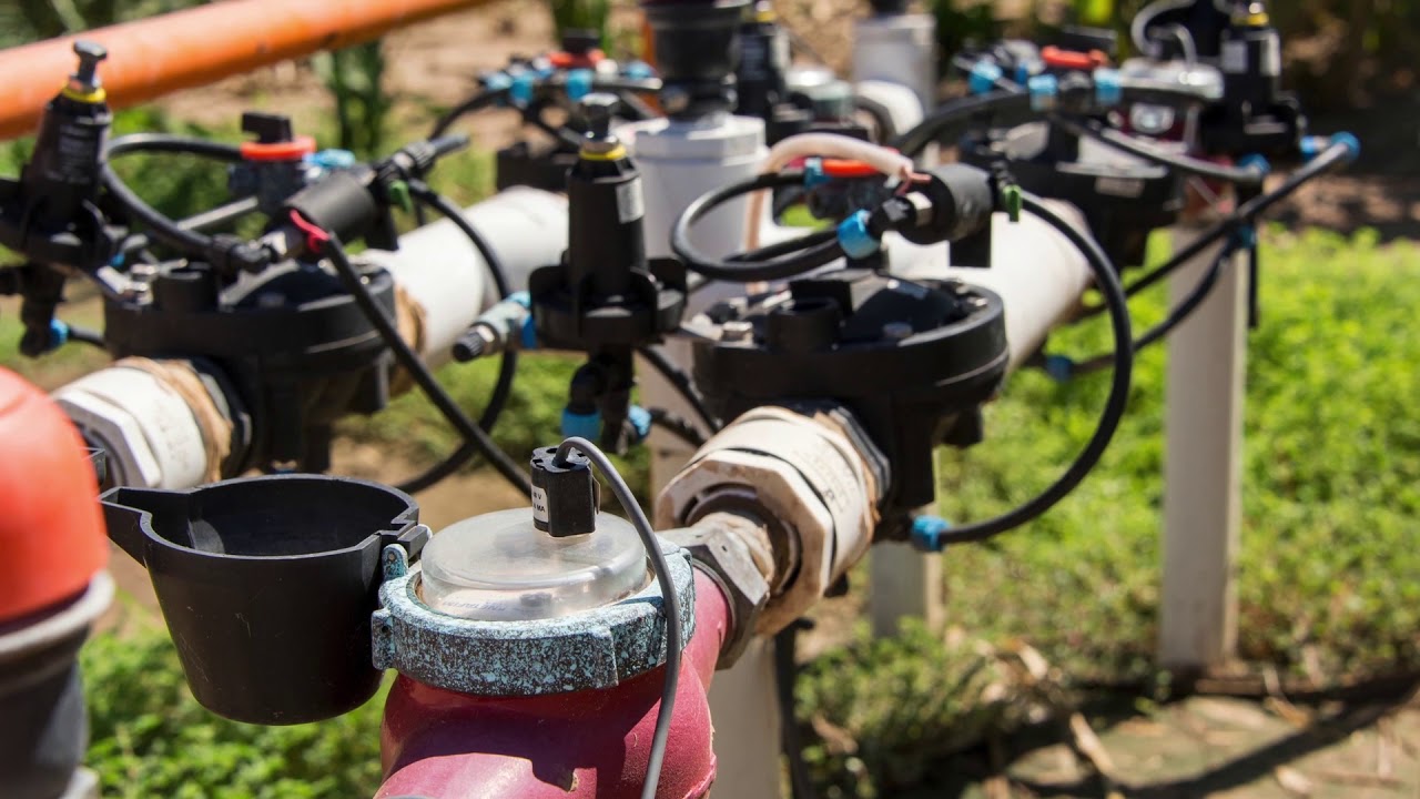Comparing Pivot & Drip Irrigation Systems - YouTube