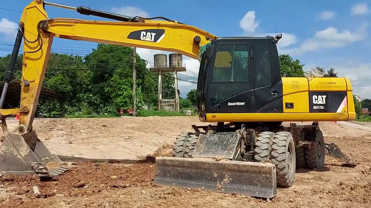 เพิ่งเจอครั้งแรกครับ รถขุดล้อยาง CAT M317D2 นานๆจะเจอล้อยางซักทีนึง พา ...