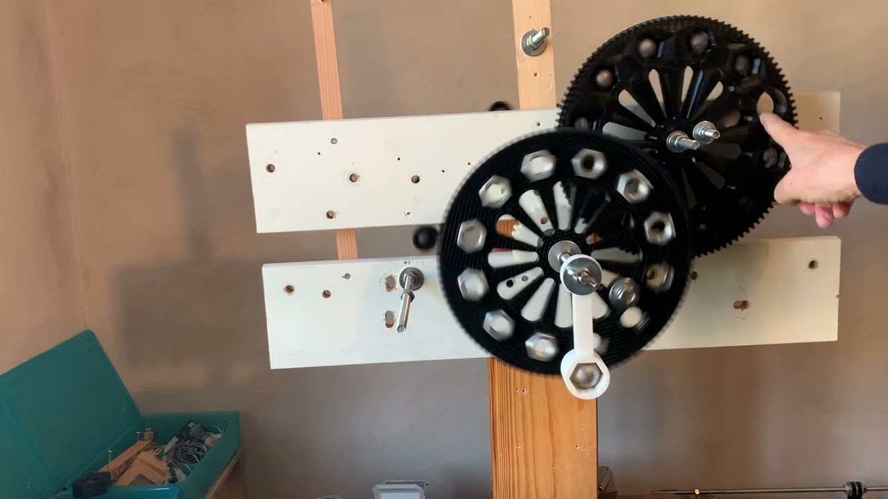 Gravity Wheel Johann Bessler 36/XX - YouTube