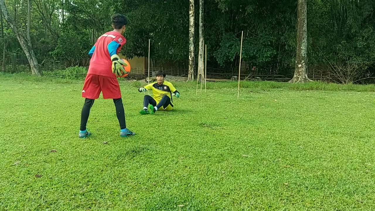 Goalkeeper Quick Reaction Training|| Goalkeeper quickness Training ...