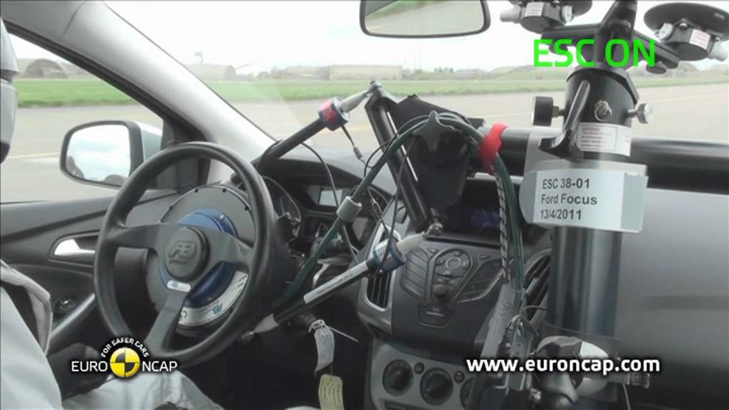 Ford Focus -- Euro NCAP ESC Test 2011 - YouTube