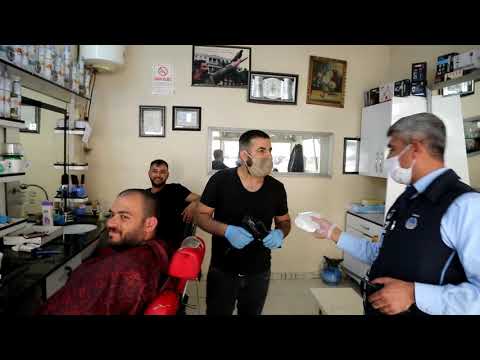 EYYÜBİYE BELEDİYESİ, BERBER VE KUAFÖRLERDE DEZENFEKTE ÇALIŞMASINI SÜRDÜRÜYOR