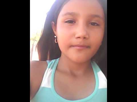 Niña bailando picky