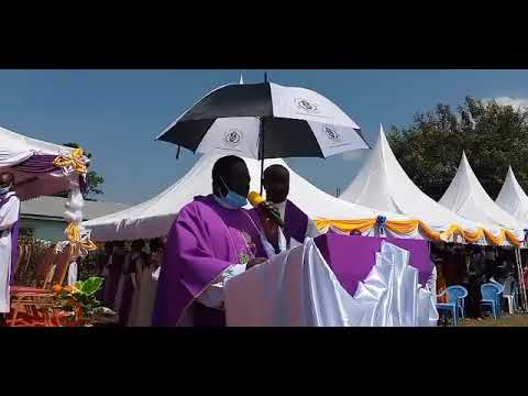 BISHOP MICHAEL ODIWA VISIT MASS TO KARUNGU PARISH. - YouTube