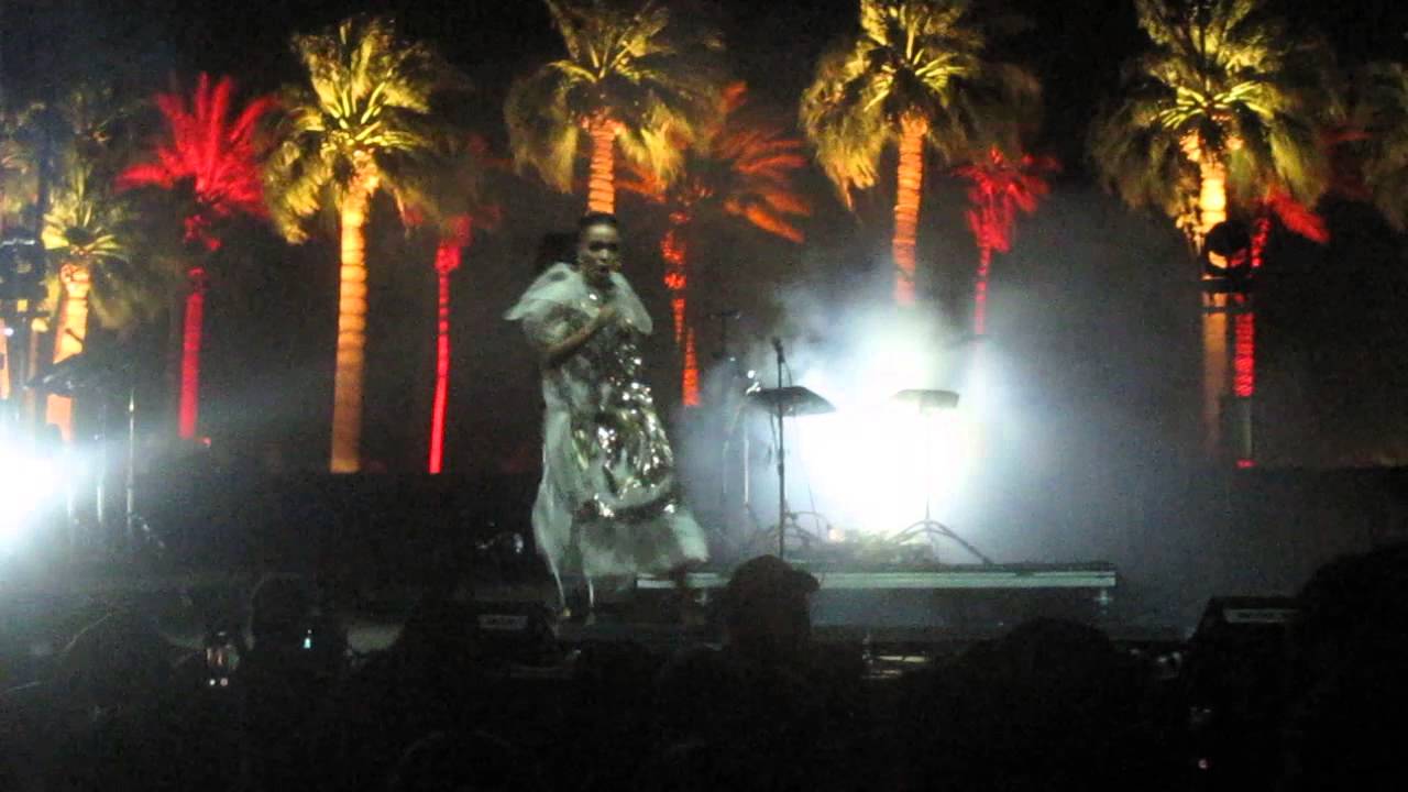 Figure 8 - FKA Twigs @ Gobi Tent Coachella, 4/11/2015 - YouTube