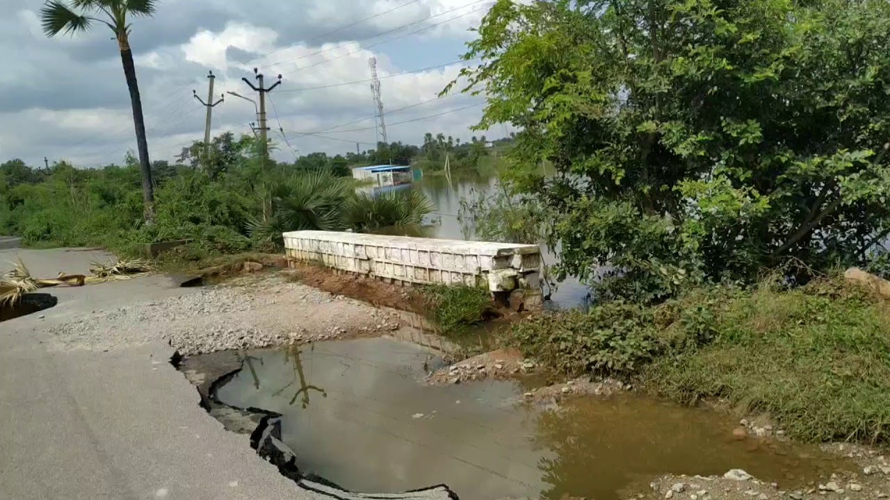 Hyderabad floods || Edulabad lake gets huge inflow ,roads got collapsed ...