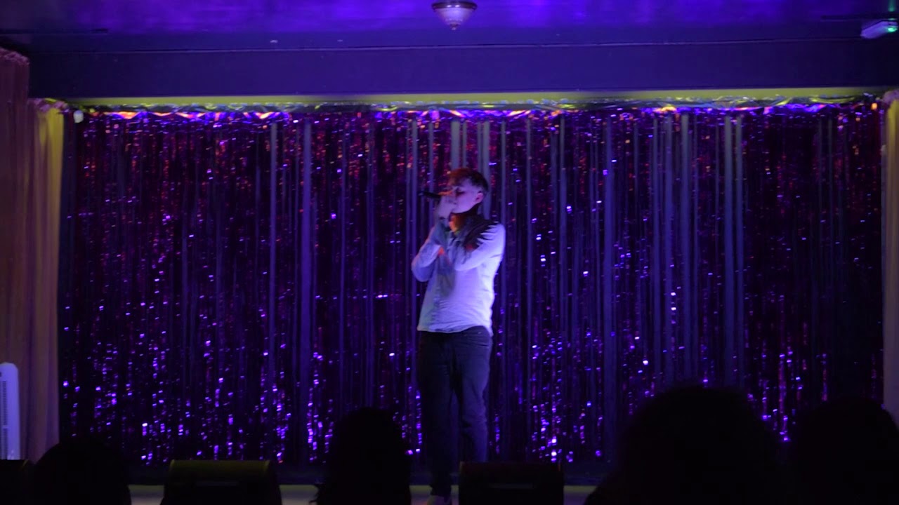 Andy Holloway If I lay here live performance. - YouTube