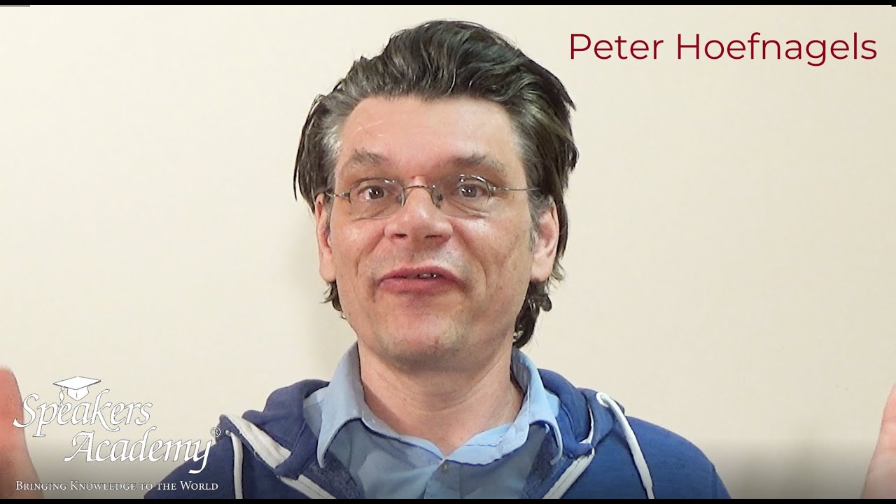 Peter Hoefnagels stelt zich voor als dagvoorzitter. - YouTube
