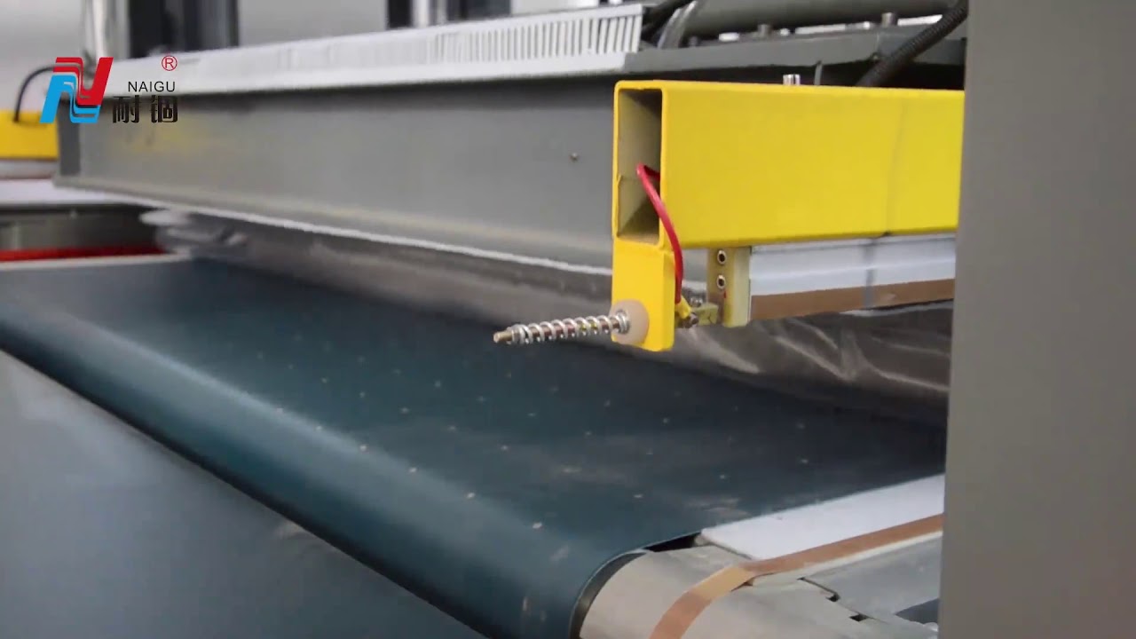 Fully automatic mattress compression folding and rolling packing ...