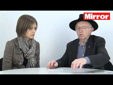 Paul Daniels performs amazing magic tricks for MirrorBingo.com