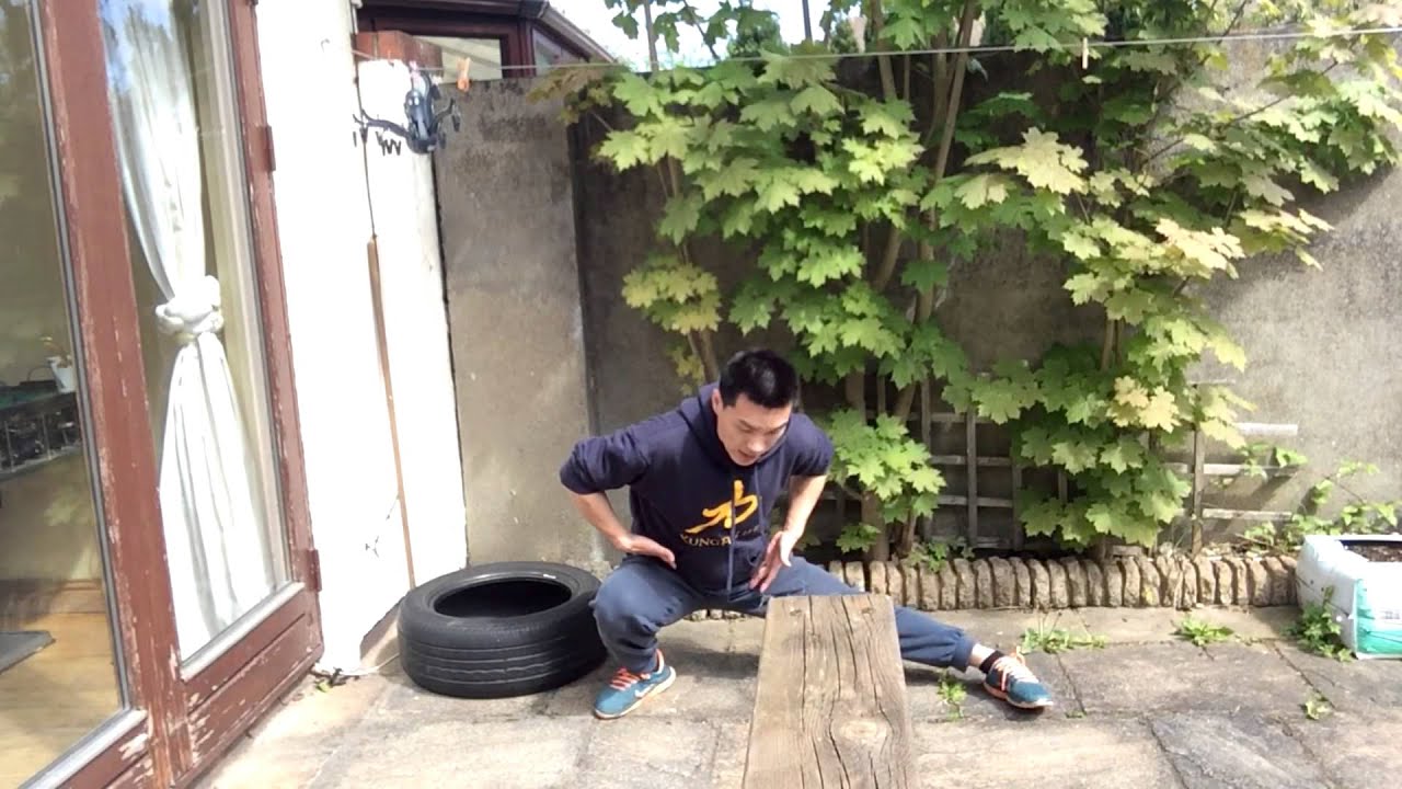 How to do Pu Bu / Crouch Stance - Stretch & train - YouTube
