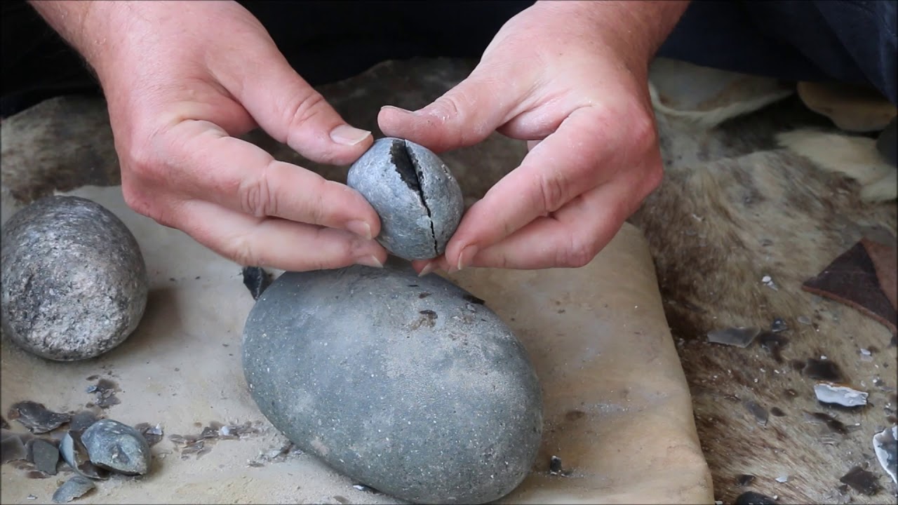 Flint knapping techniques: bipolar reduction (splitting pebbles) - YouTube