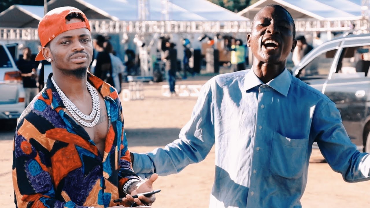Shabiki aonesha uwezo wake wa kuimba mbele ya diamond awaogopa mabaunsa ...