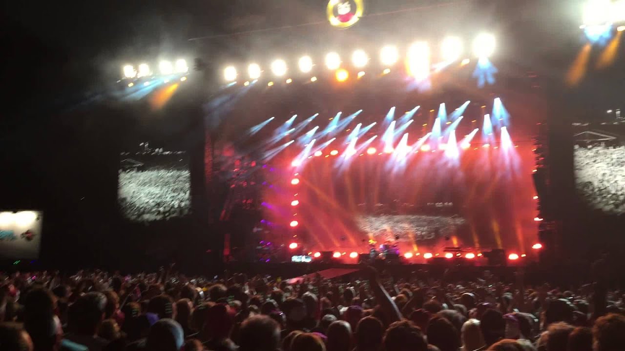 Robbie Williams Pinkpop 2015 Angels crowd - YouTube